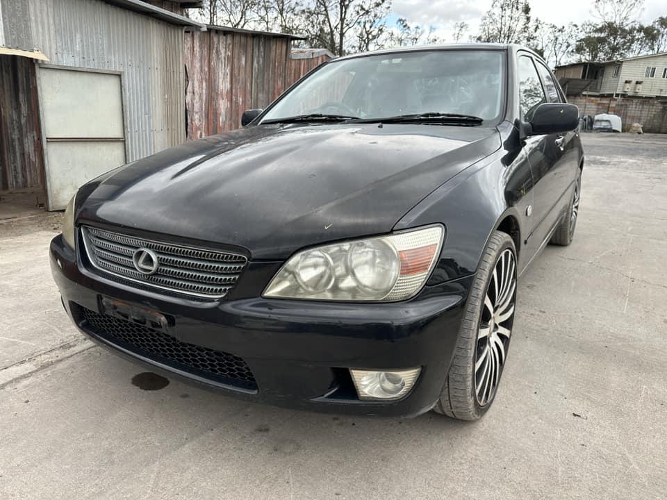 Rear Bumper Is200/is300 Lexus 2000